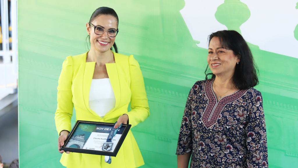 Maestra de danza Claudia Badillo Reséndiz Recibe Reconocimiento 'Soy de ...
